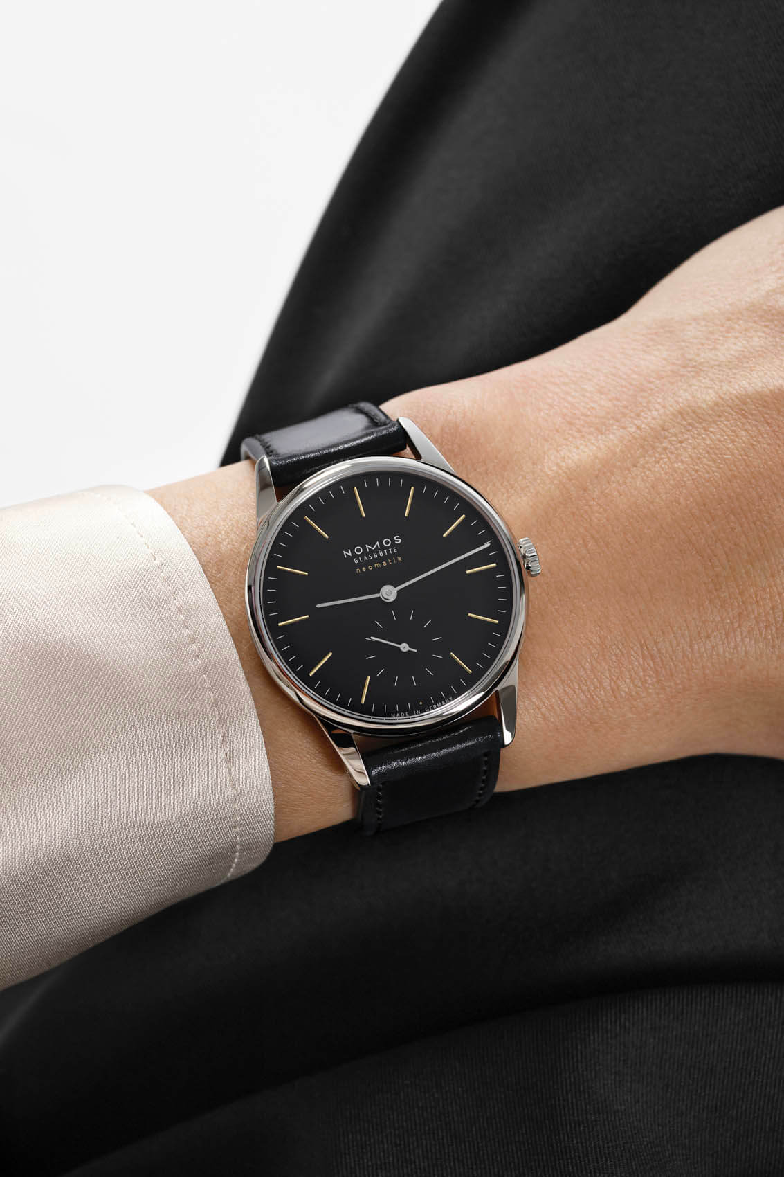 Nomos Orion Neomatik Black ¡Nuevos! - Debajo del Reloj